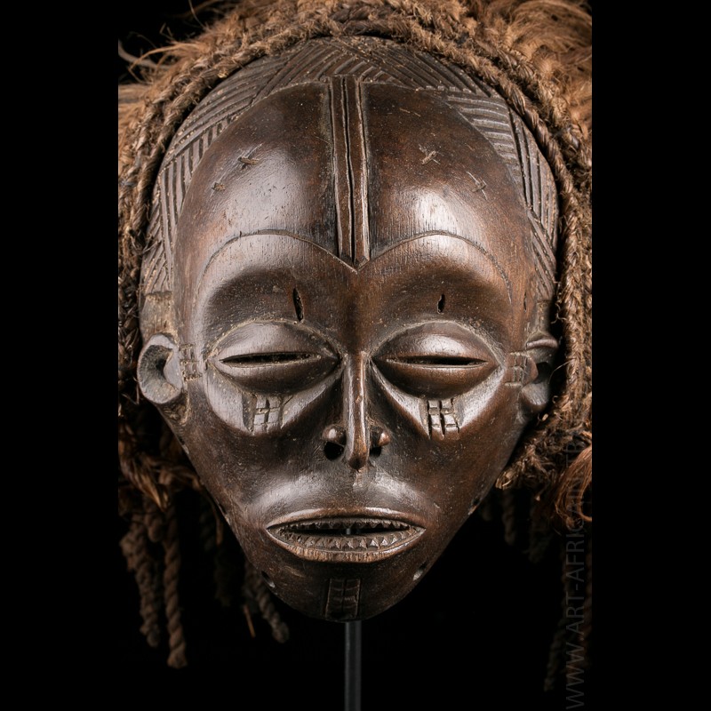Chokwe pretty woman mask - African art and Mukanda in Angola
