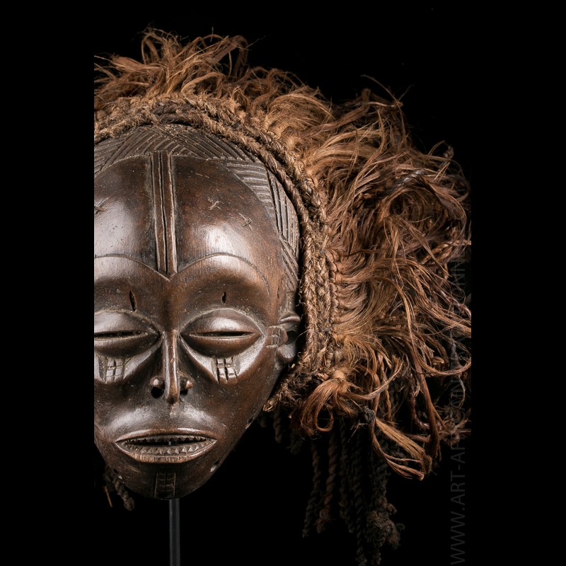 Chokwe pretty woman mask - African art and Mukanda in Angola