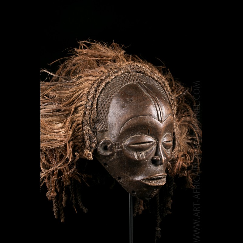 Chokwe pretty woman mask - African art and Mukanda in Angola