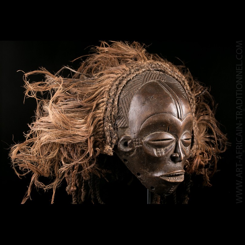 Chokwe pretty woman mask - African art and Mukanda in Angola