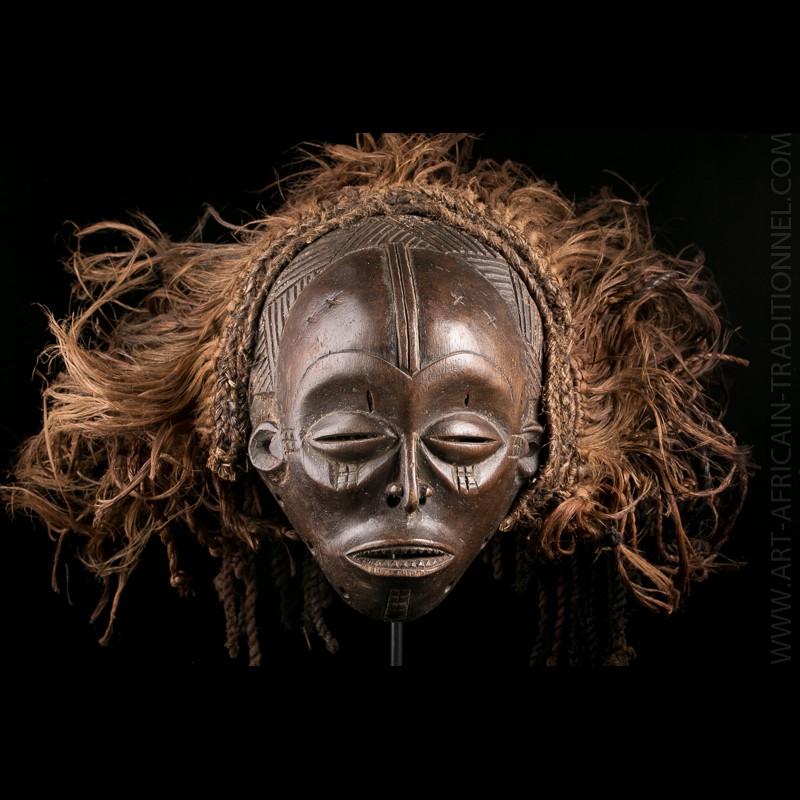 Chokwe pretty woman mask - African art and Mukanda in Angola