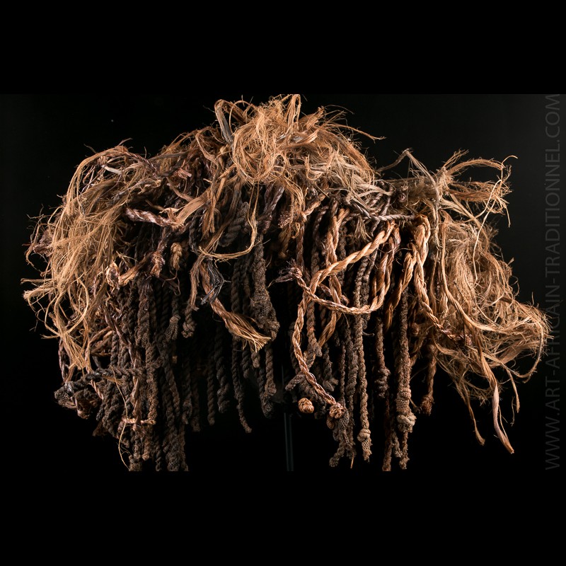 Chokwe pretty woman mask - African art and Mukanda in Angola