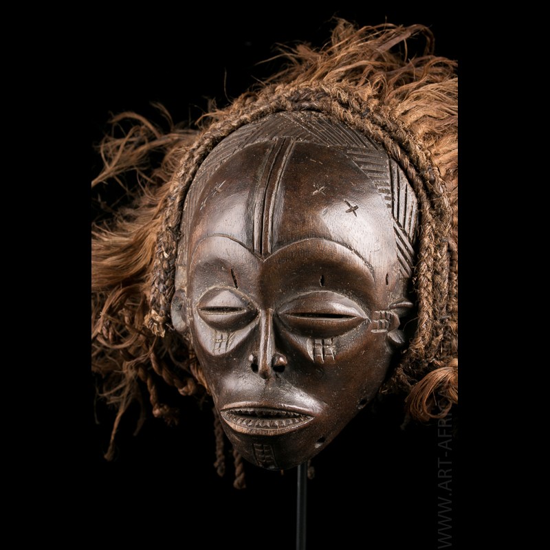 Chokwe pretty woman mask - African art and Mukanda in Angola