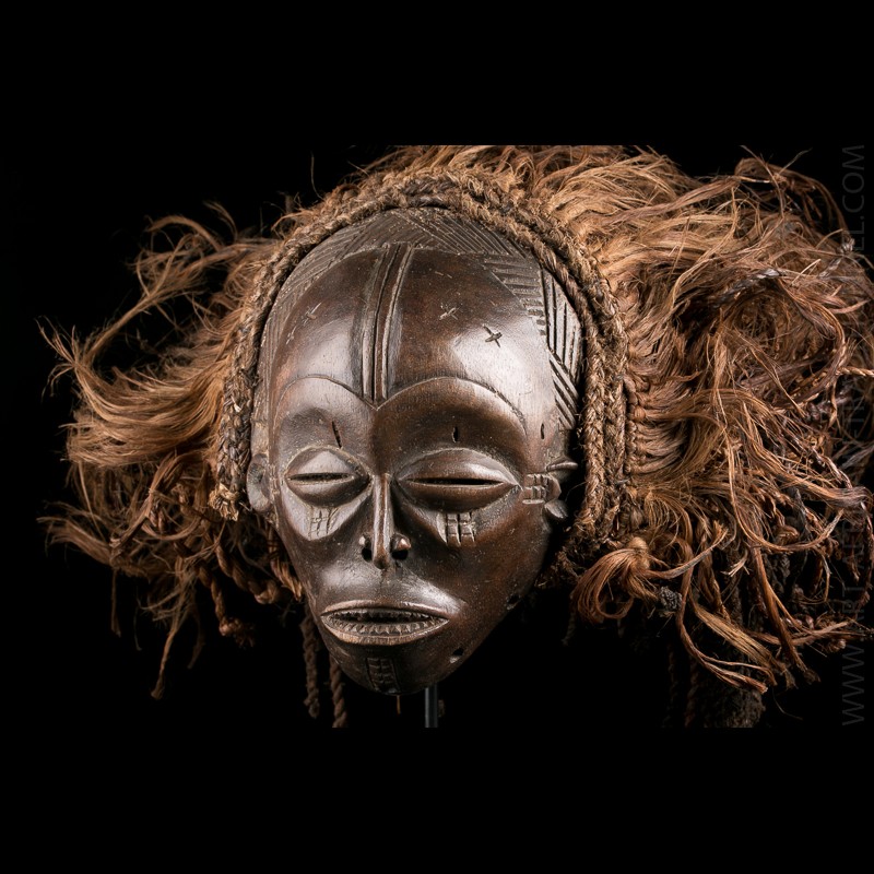 Chokwe pretty woman mask - African art and Mukanda in Angola