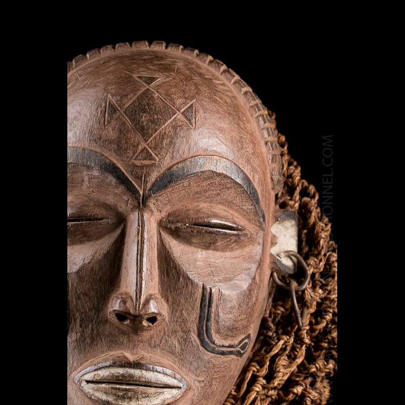 Chokwe Mwana Pwo mask - Beautiful african masks from Angola