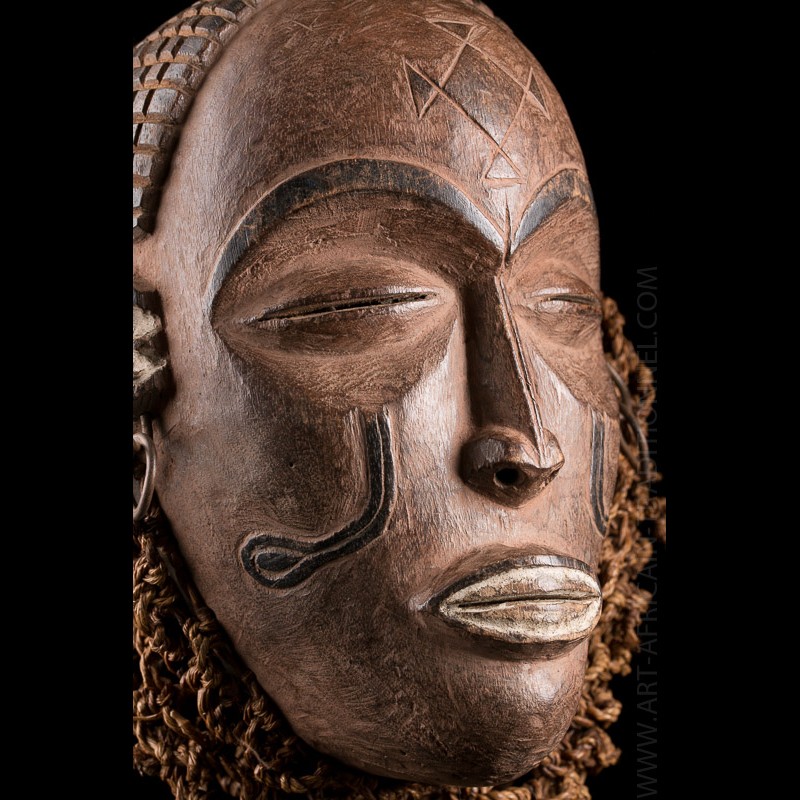 Chokwe Mwana Pwo mask - Beautiful african masks from Angola