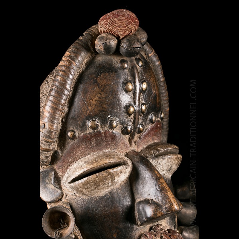 Dan Maou Gagon mask - Auctions African Art Gallery