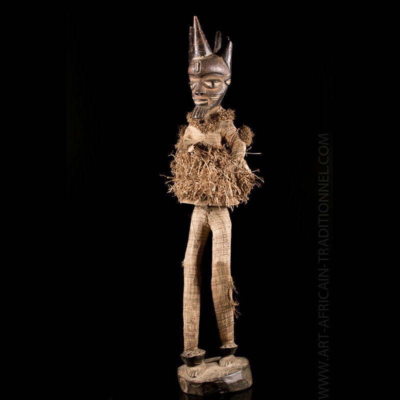 Pende dancer figure Congo - Auctions African Art Gallery
