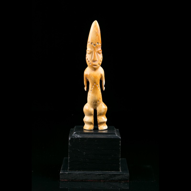 Kiniembe figurine of the Bwami - Lega - Congo - primitive african art