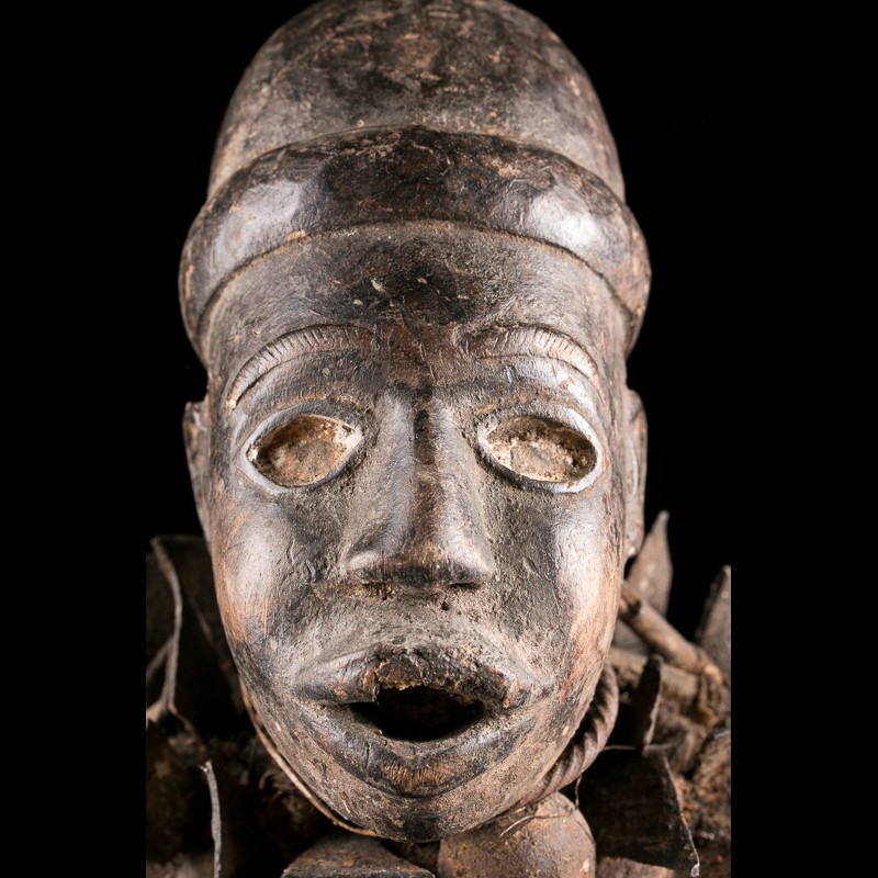 Statue Kongo Nkisi Nkondi - Enchères Art Africain Traditionnel Galerie