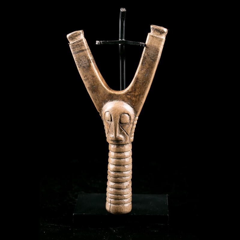 Baule Potomo Waka slingshot - Auctions African Art Gallery