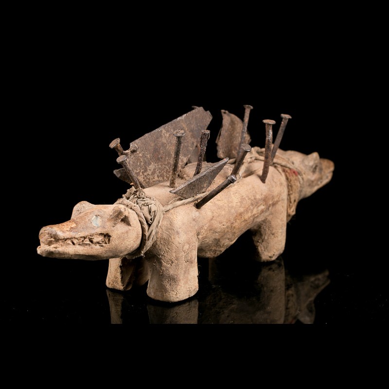 Kongo Nkisi Nkondi Kozo dog power figure - Auctions African Art Gallery