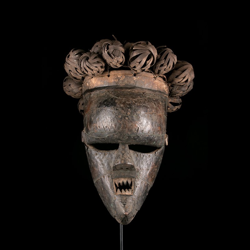 Salampasu Mukinka mask R. D. Congo - Auctions African Art Gallery