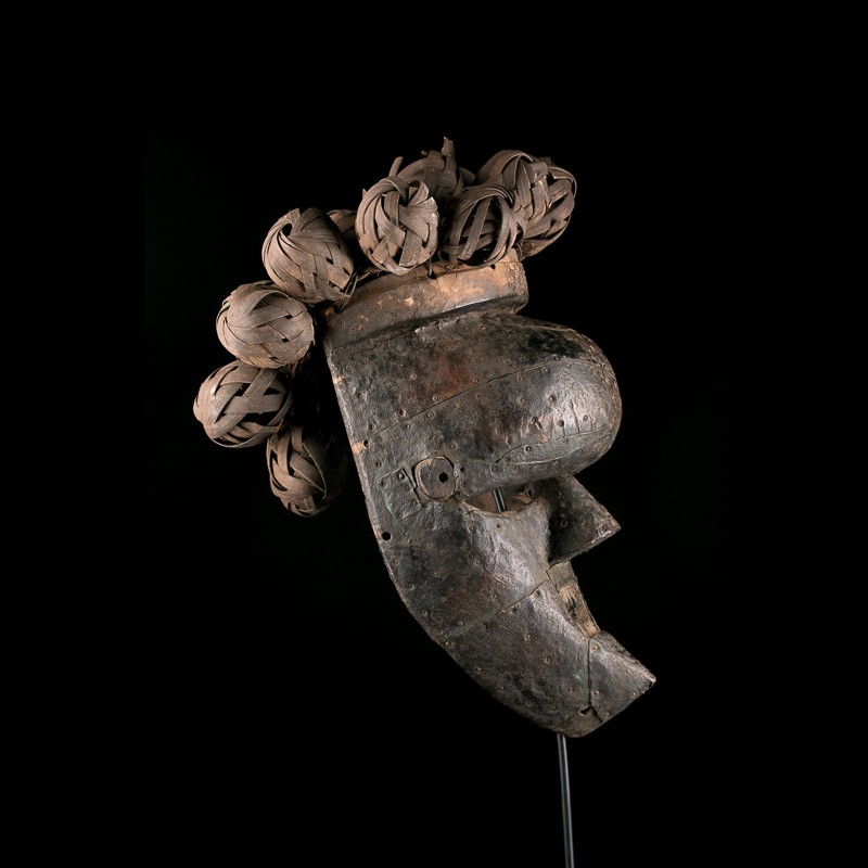 Salampasu Mukinka mask R. D. Congo - Auctions African Art Gallery