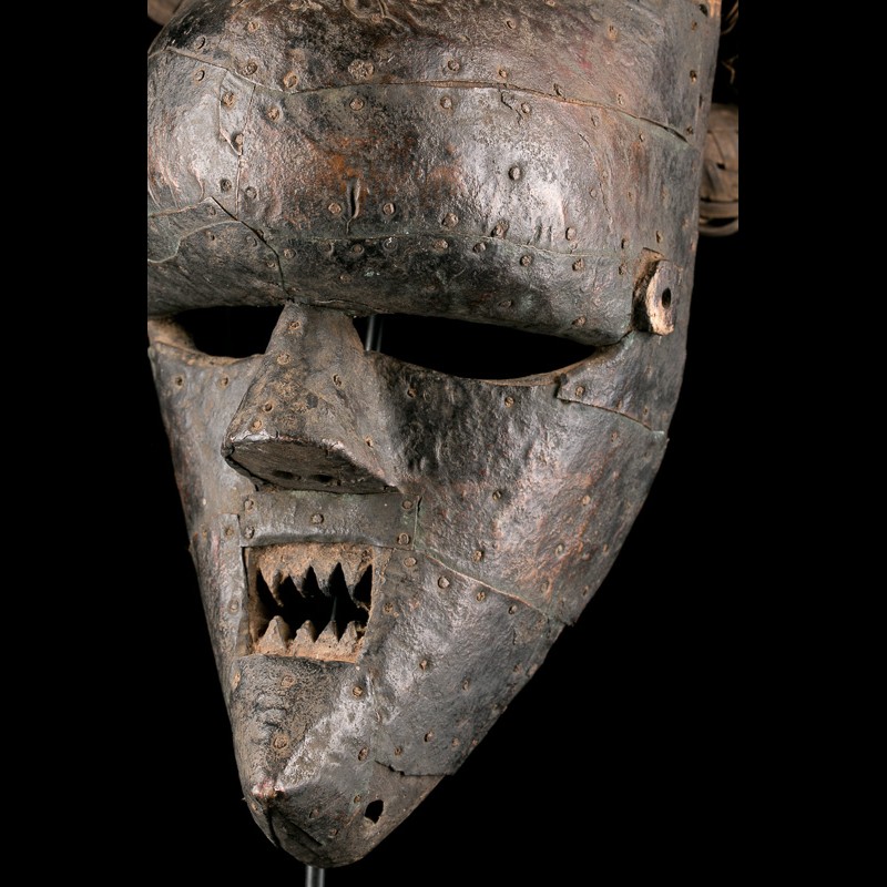 Salampasu Mukinka mask R. D. Congo - Auctions African Art Gallery
