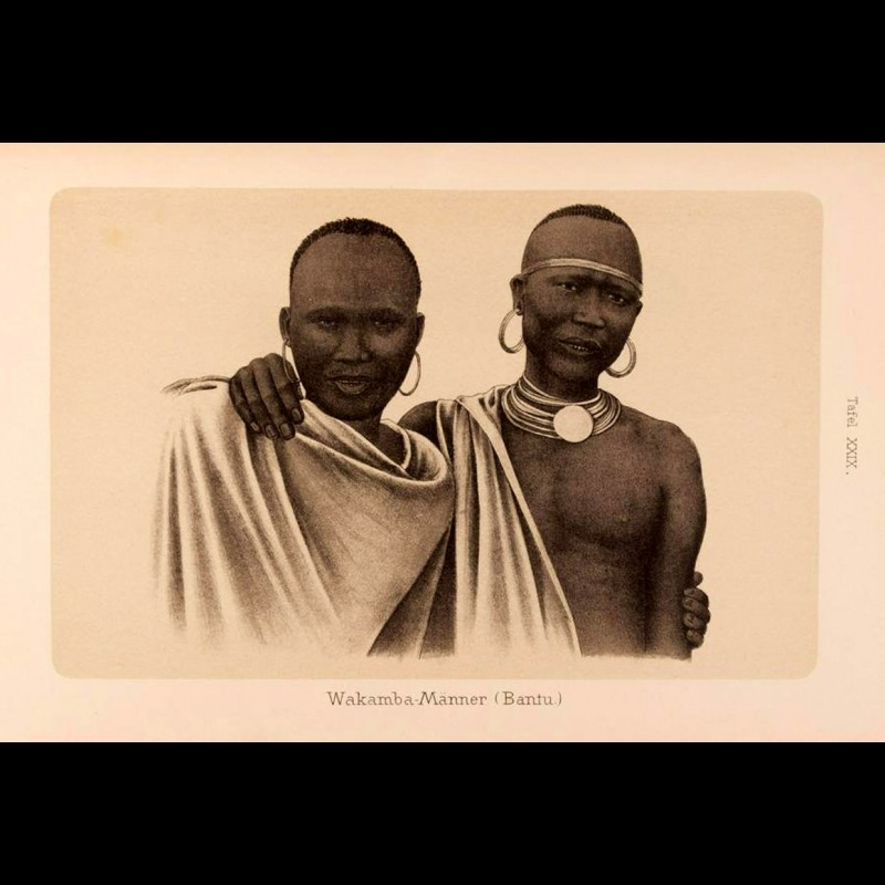 Kamba female figure - Auctions African Art Gallery