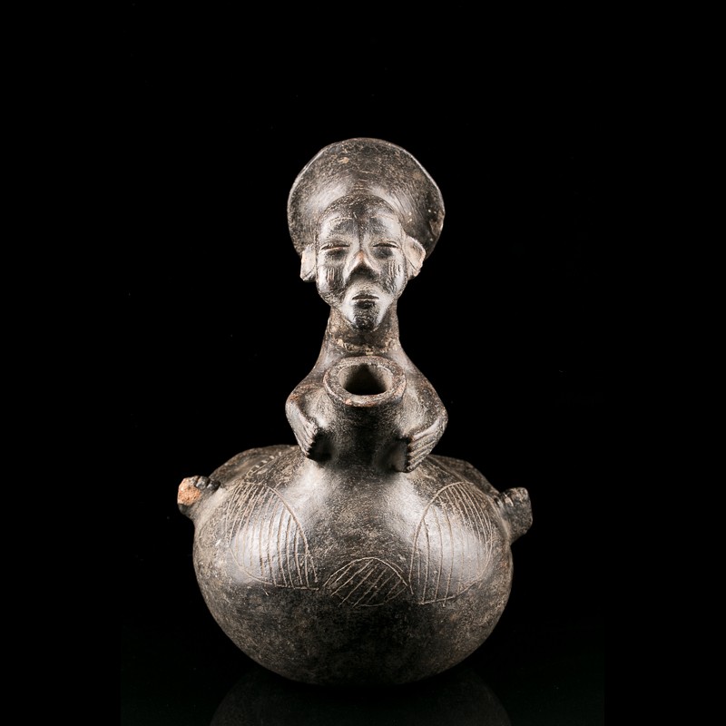 Mangbetu anthropomorphic jar Congo Uele - African Art Gallery