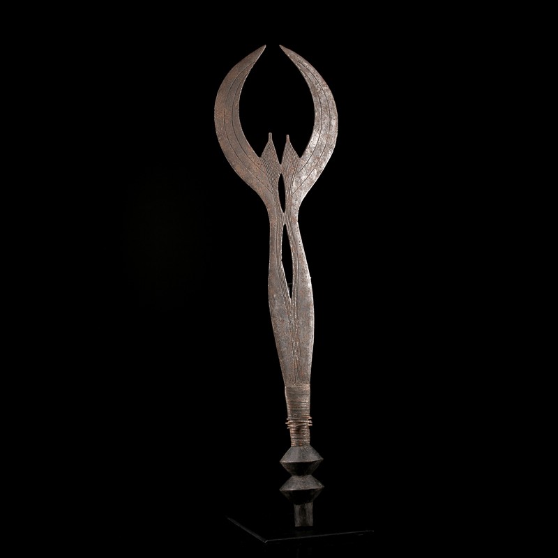Lobala Bango chief sword knife - African Art Gallery