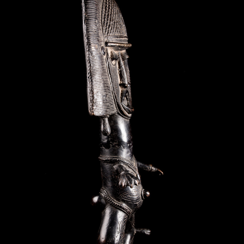 Mahongwe reliquary figure - African art bronzes from Gabon