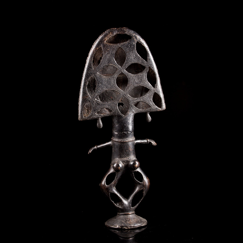 Mahongwe reliquary figure - African art bronzes from Gabon