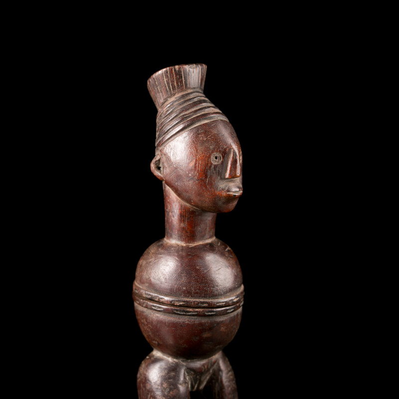Mangbetu Bukuru iga he anthropomorphic box - African art recipients ...