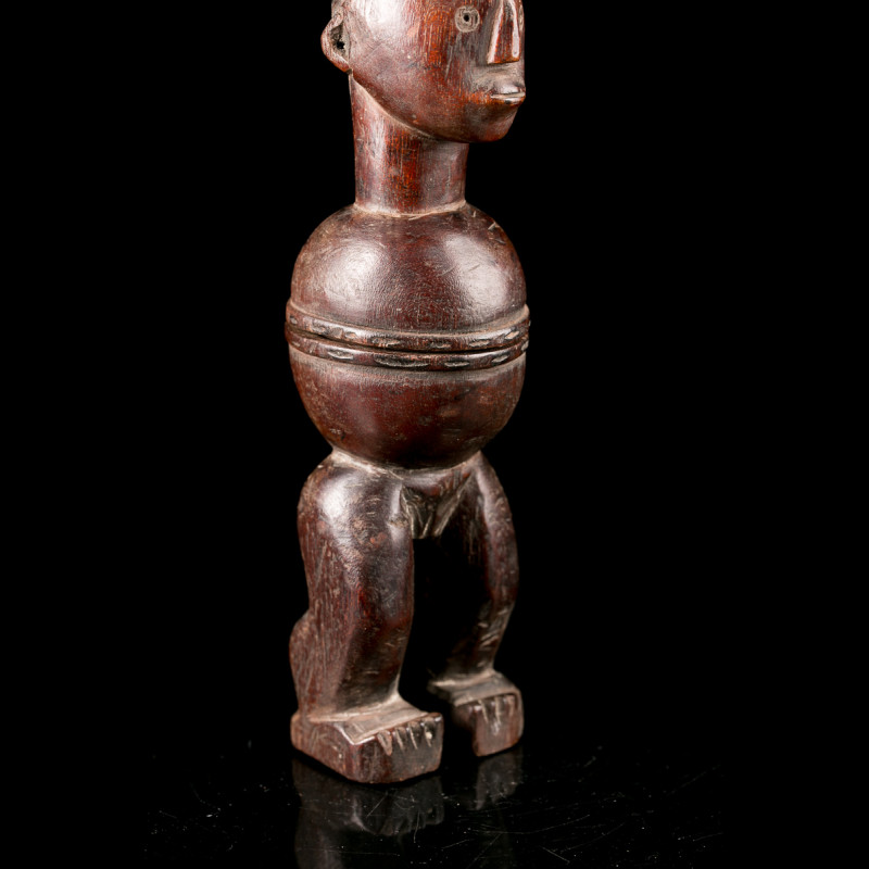 Mangbetu Bukuru iga he anthropomorphic box - African art recipients ...