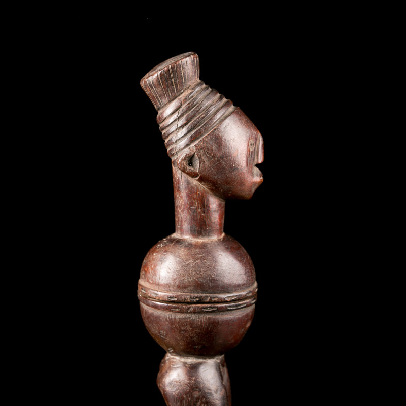 Mangbetu Bukuru iga he anthropomorphic box - African art recipients ...