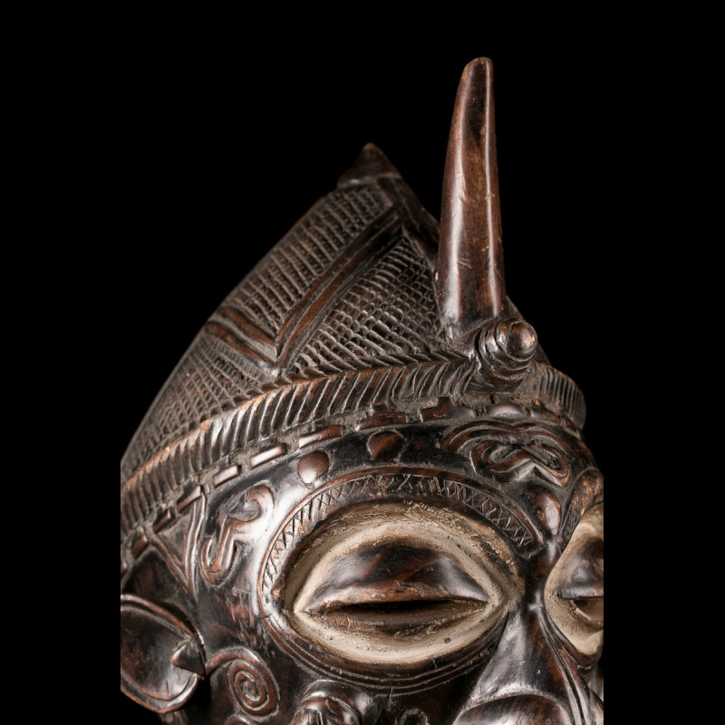 Bena Lulua mask - African art masks from Luluwa people in Congo