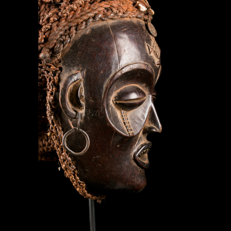 Masque Chokwe Mwana Pwo du Mukanda - Masques africains d'Angola