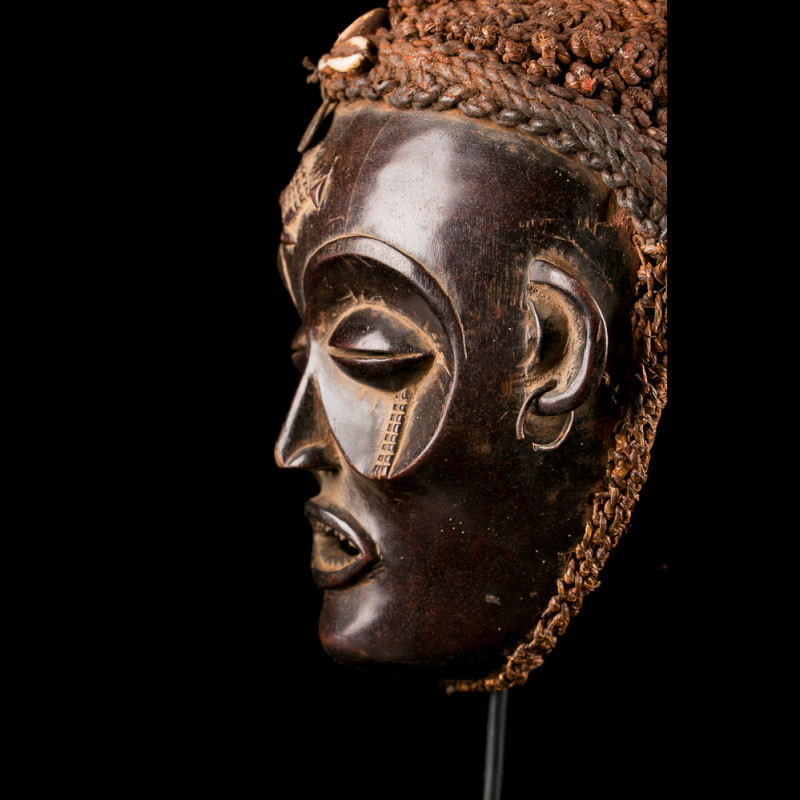 Chokwe Mwana Pwo Mukanda mask - African art masks from Angola