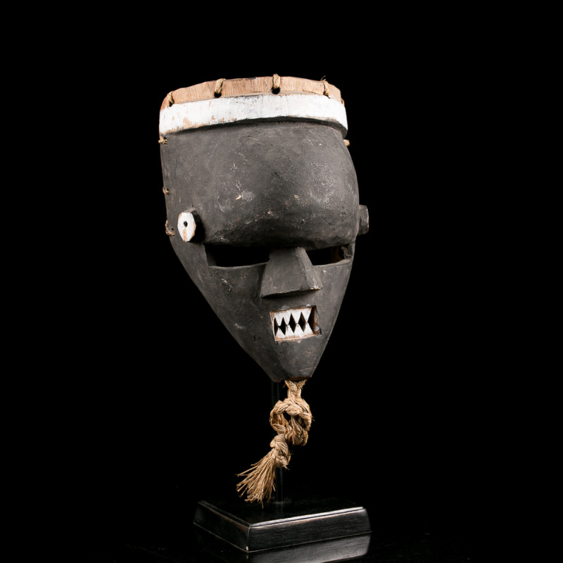 Salampasu Kasangu mask - African art Mugongo warrior masks from Congo