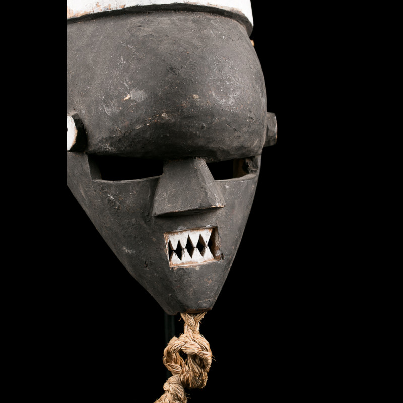Salampasu Kasangu mask - African art Mugongo warrior masks from Congo