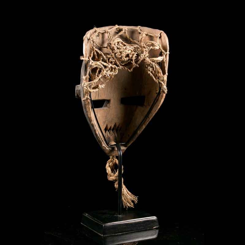 Salampasu Kasangu mask - African art Mugongo warrior masks from Congo