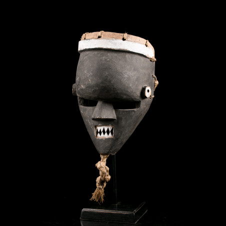 Salampasu Kasangu mask - African art Mugongo warrior masks from Congo