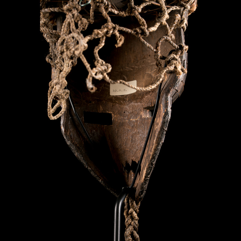 Mukinka Salampasu mask - African Art Gallery