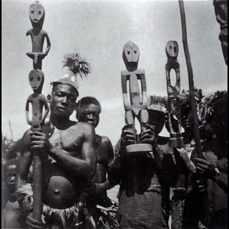 Metoko Lengola Mosilo figure - African art figures of the Bukota in Congo