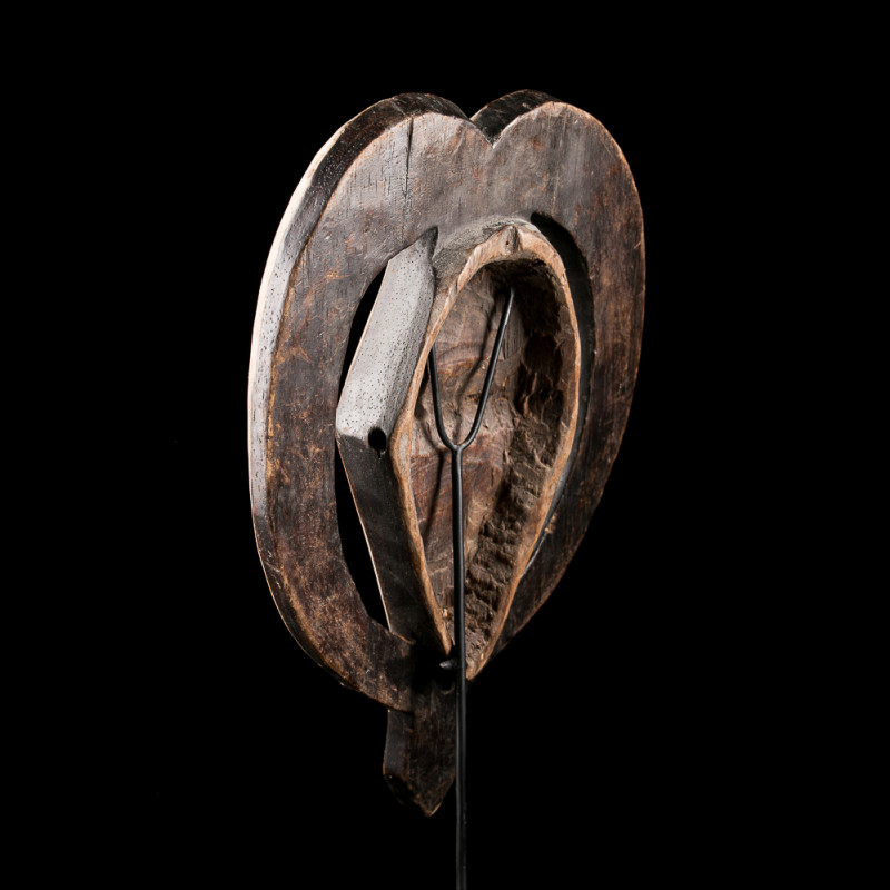Kwele Bata mask - Masks of the Beete in Gabon