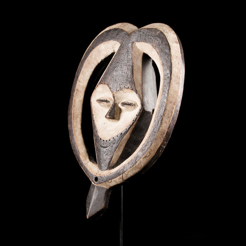 Kwele Bata mask - Masks of the Beete in Gabon