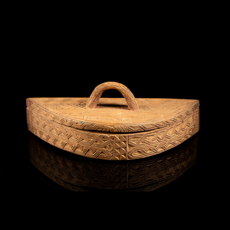 Kuba Ngondo box - African Art Gallery