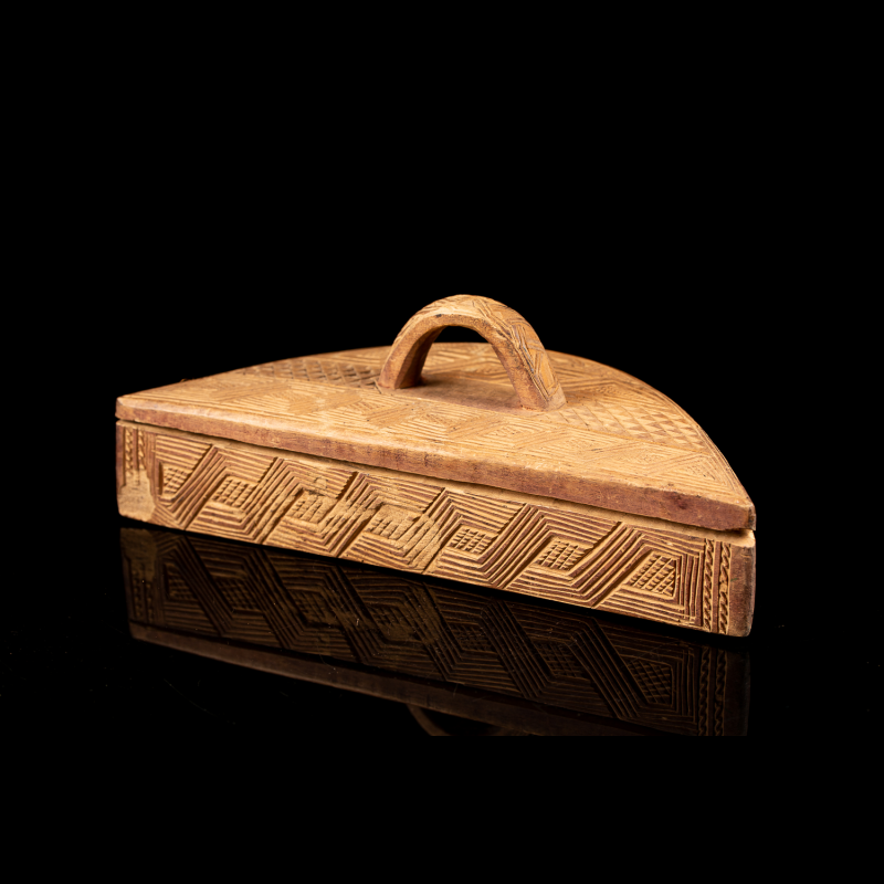 Kuba Ngondo box - African Art Gallery