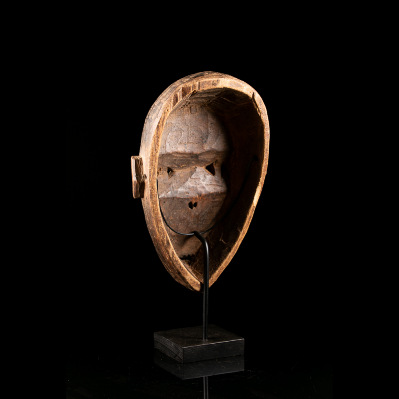 Ngombe mask - African art mask from Ubangi in Congo
