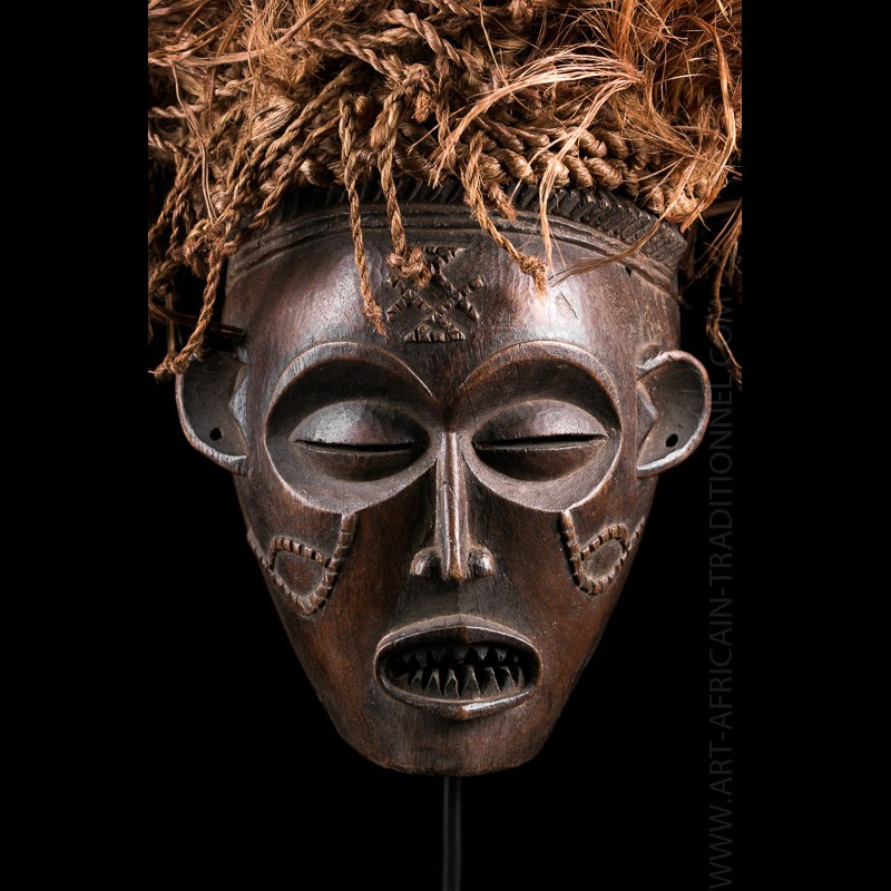 Masque de belle femme Mwana Pwo Chokwe Art Tribal Africain Traditionnel